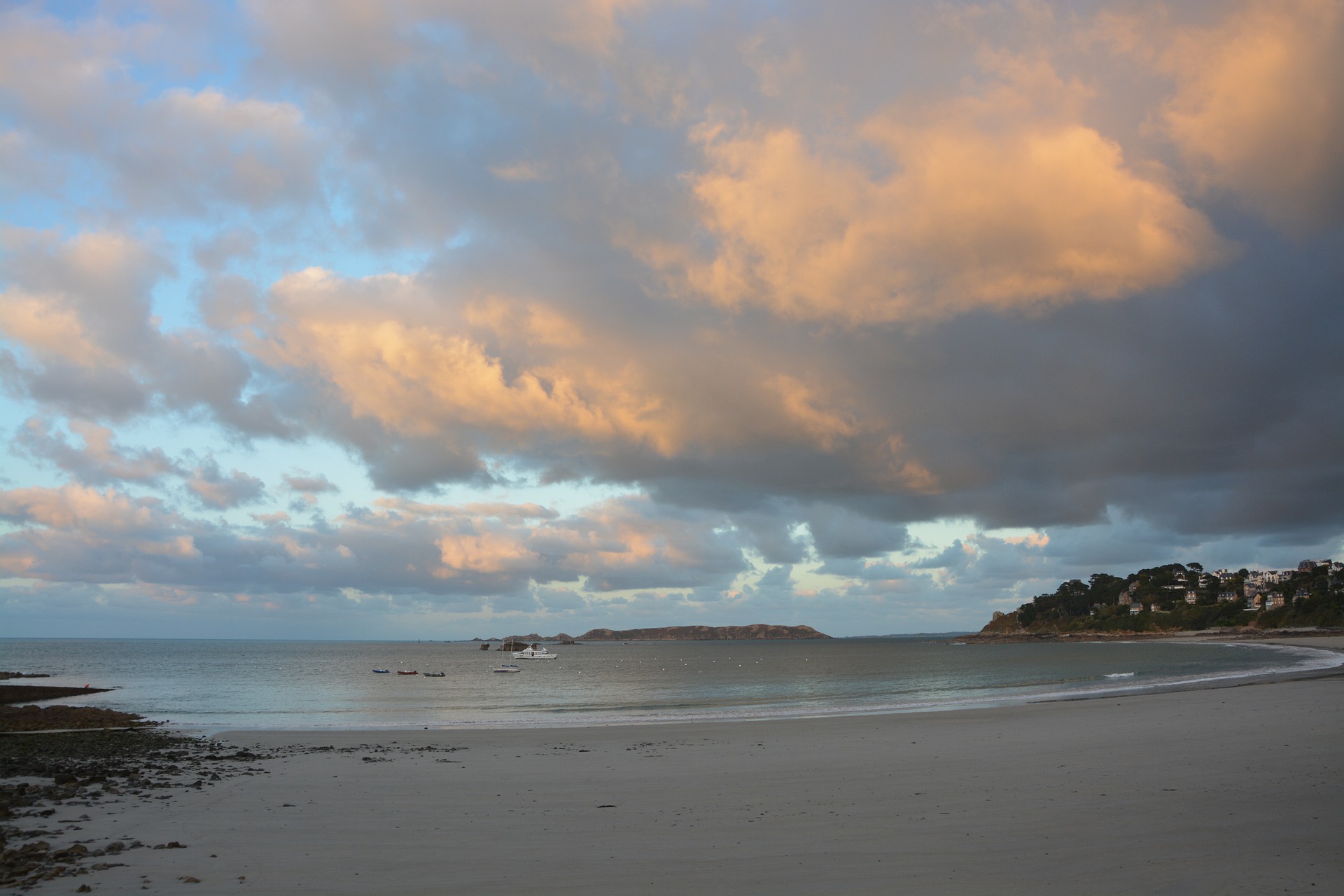 The 11 nearest beaches - Au Bocage du Lac